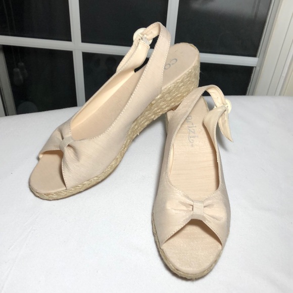 Cabrizi | Shoes | Nwot Cabrizi Faux Gold Cream Raw Silk Jute Wedge ...